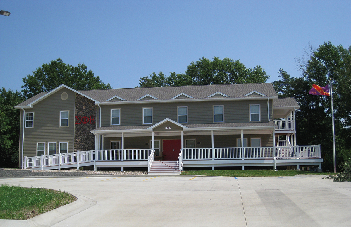 Alumni honored for creating ideal chapter homes